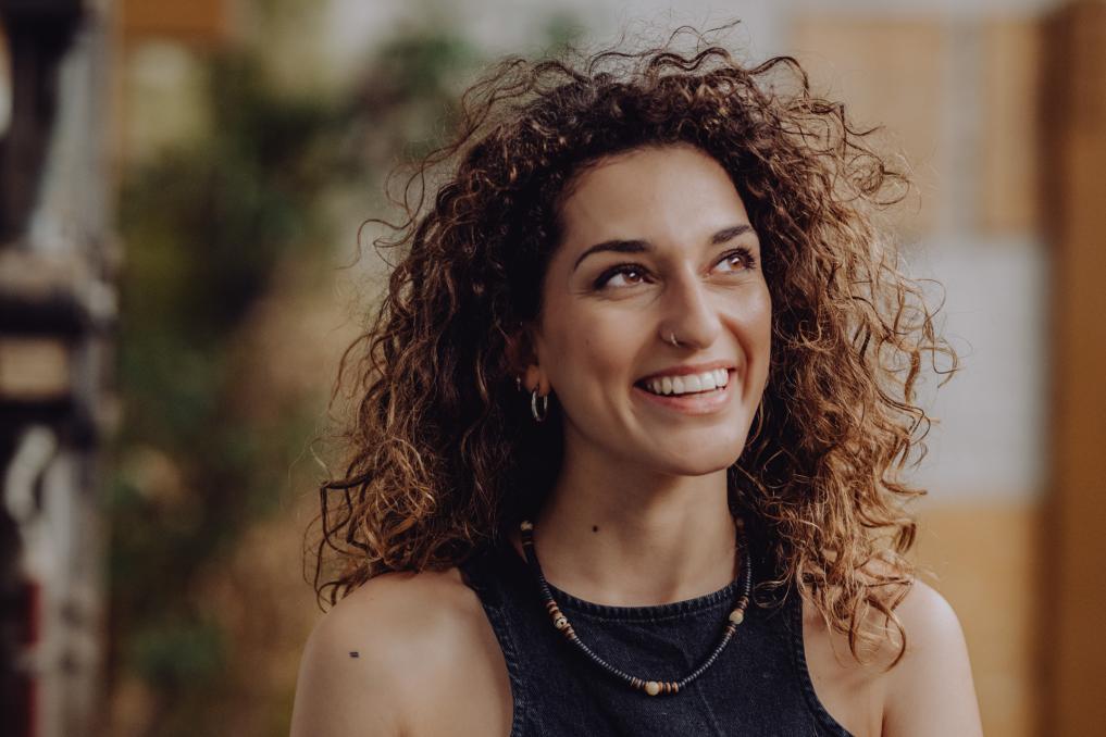 Nieuw Seizoen, Nieuw Gezicht: Idalie Samad Voegt Zich Bij de Thuis-Cast ...