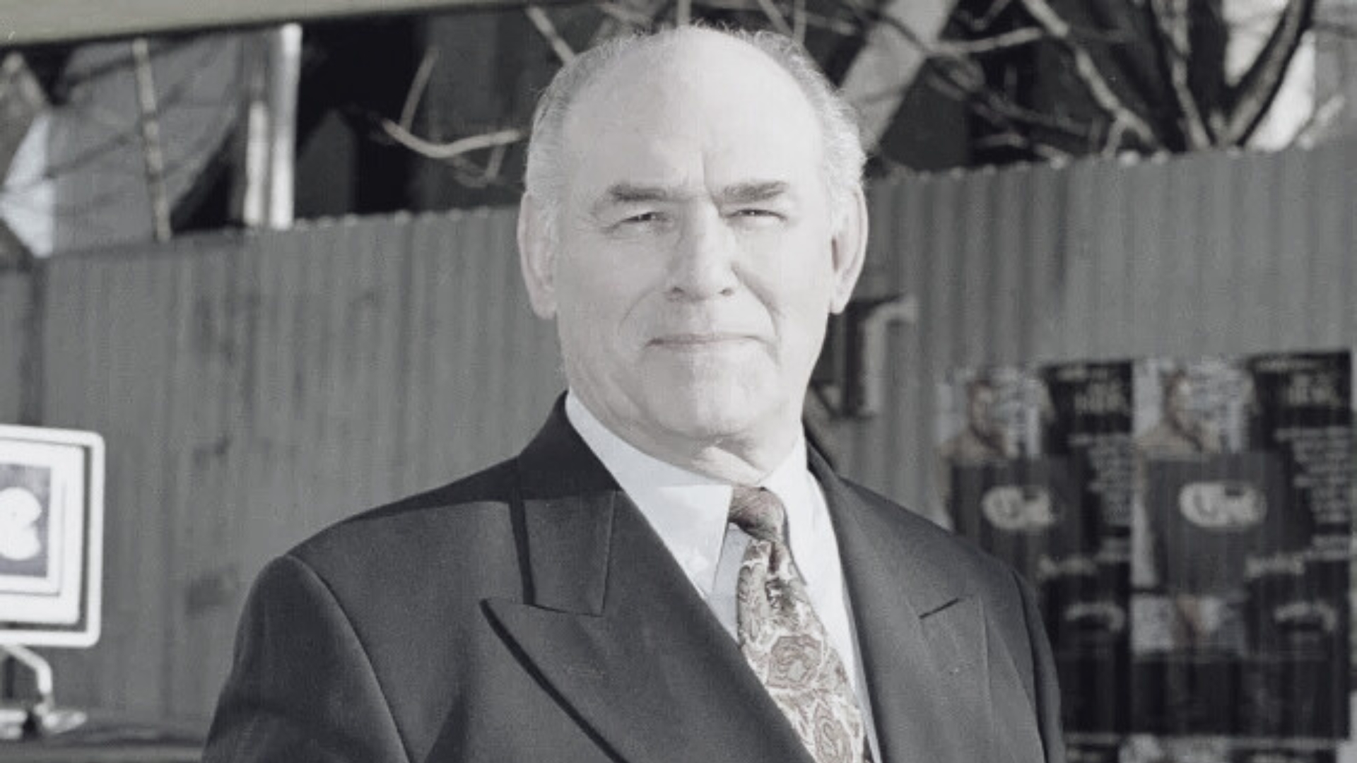 EastEnders legend Tony Caunter d.i.e.s aged 88 just eight days after d ...